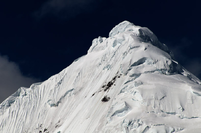 Escalada en la Quebrada Ishinca Nevados Urus, Ishinca & Tocllaraju ...